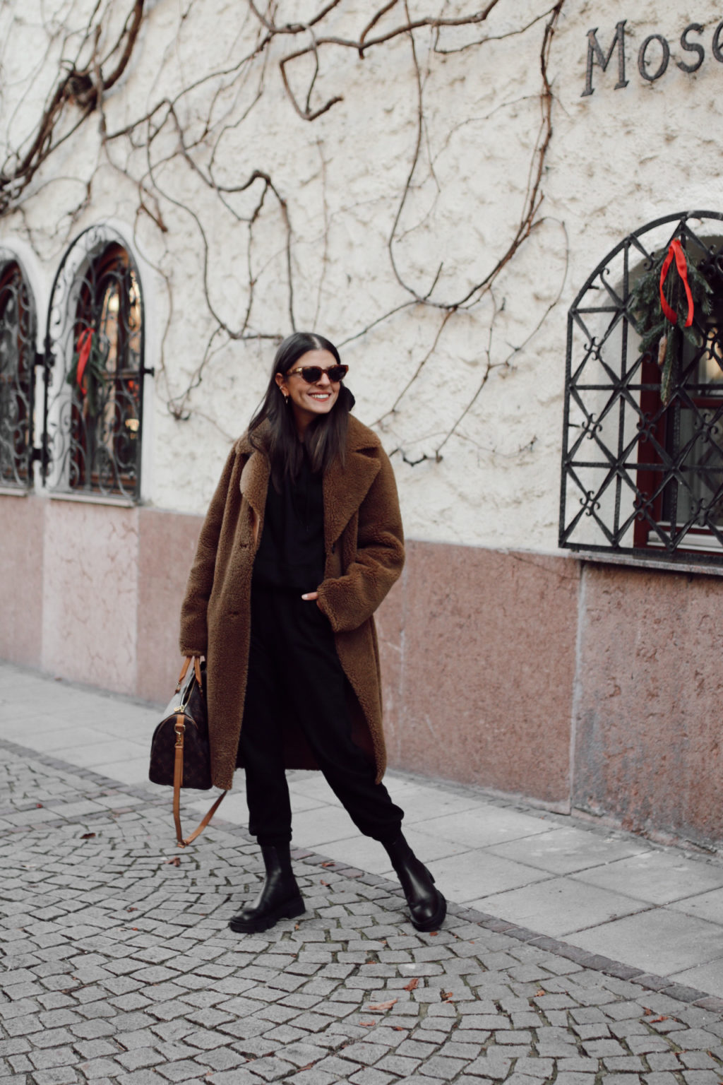 How to wear a tracksuit - fashionnes - Mode und Lifestyle Blog