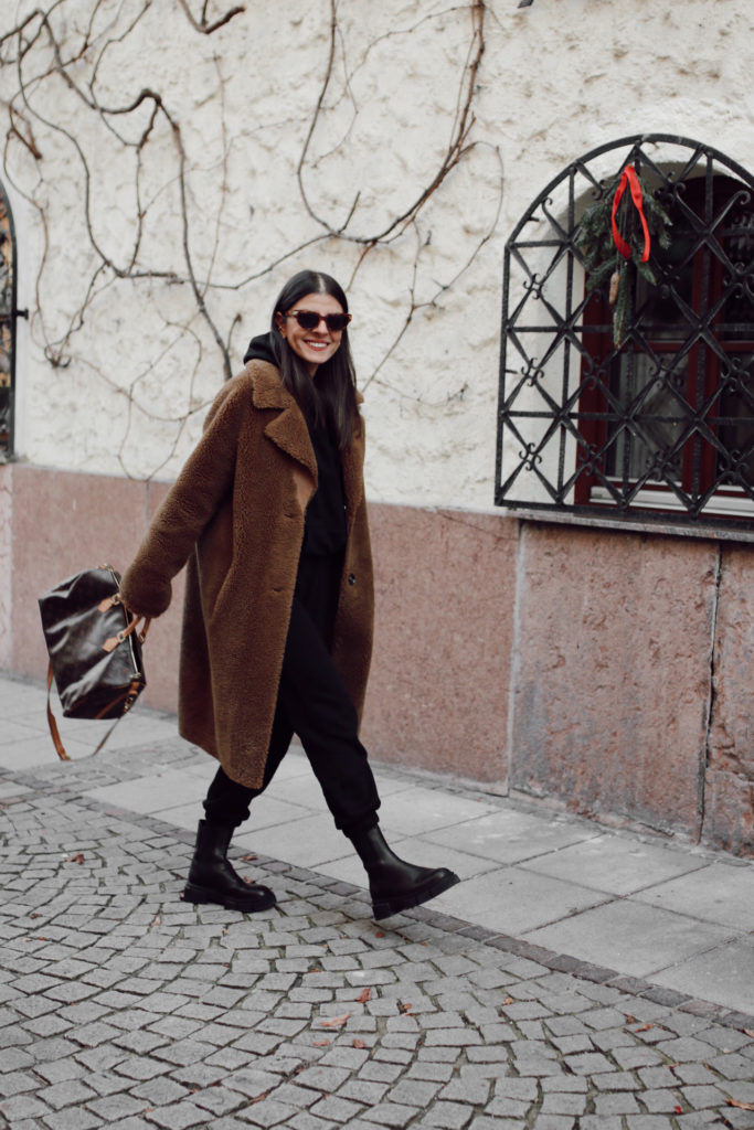 How to wear a tracksuit - fashionnes - Mode und Lifestyle Blog